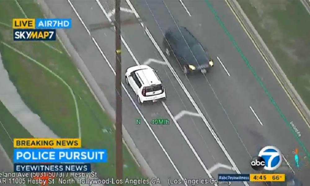 Armed robbery suspects lead police near LA on high-speed chase - BNO News