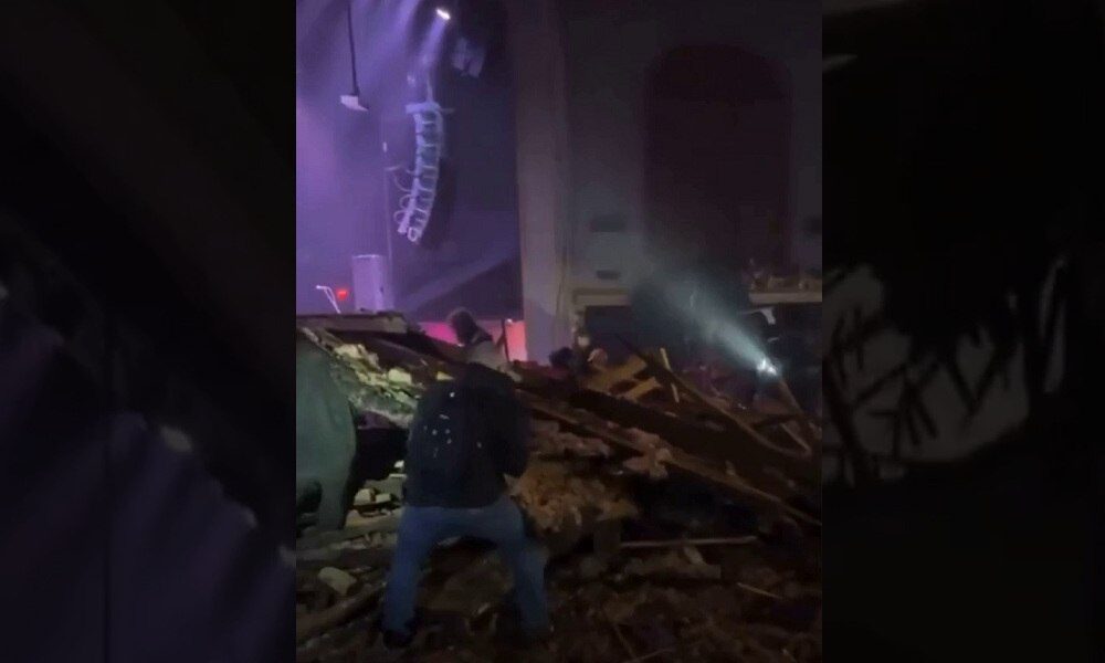 Roof collapses during concert at Illinois theater, killing 1 - BNO News