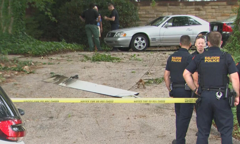 Detached wing flap from Delta Boeing 737 lands in driveway - BNO News