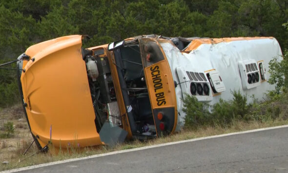Elementary school bus rollover injures 43 near Austin, Texas - BNO News