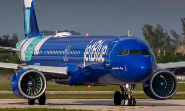 JetBlue flight diverts to Tampa after altitude drop injures at least 15 ...