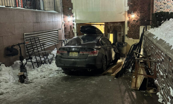 Driver arrested after ramming doors at Chabad headquarters in Brooklyn ...