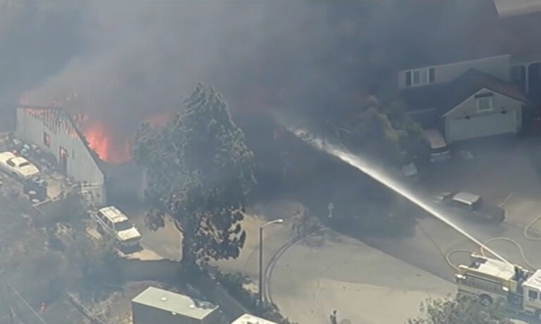 Fast-moving brush fire threatens structures near Simi Valley ...