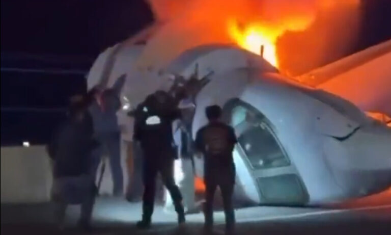 Private plane crash-lands on Laredo highway, killing 1 - BNO News